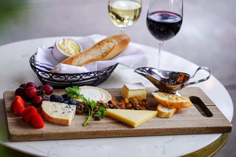 Petit Robert Bistro restaurant in Boston, MA on BostonChefs.com: guide ...